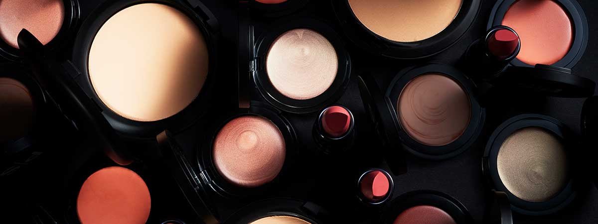 The Mineral Makeup Shake Up - Rageism Beauty
